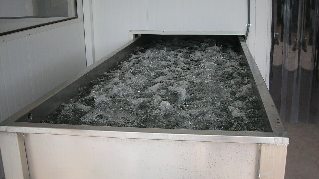 Use low-cost night-time electricity tariffs and avoidance of peak loads ...