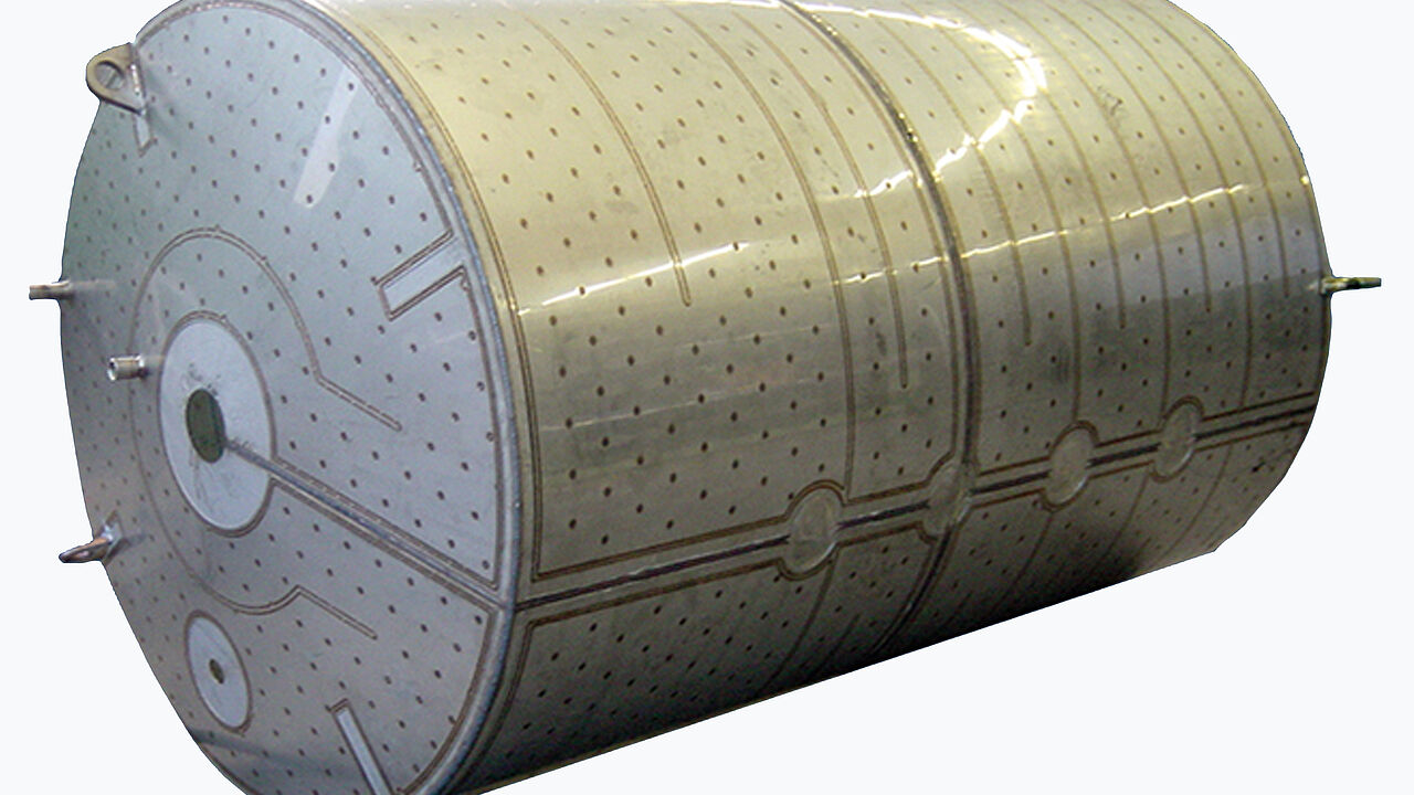 Storage and tempering of liquids in the tank at the same time | HTT AG